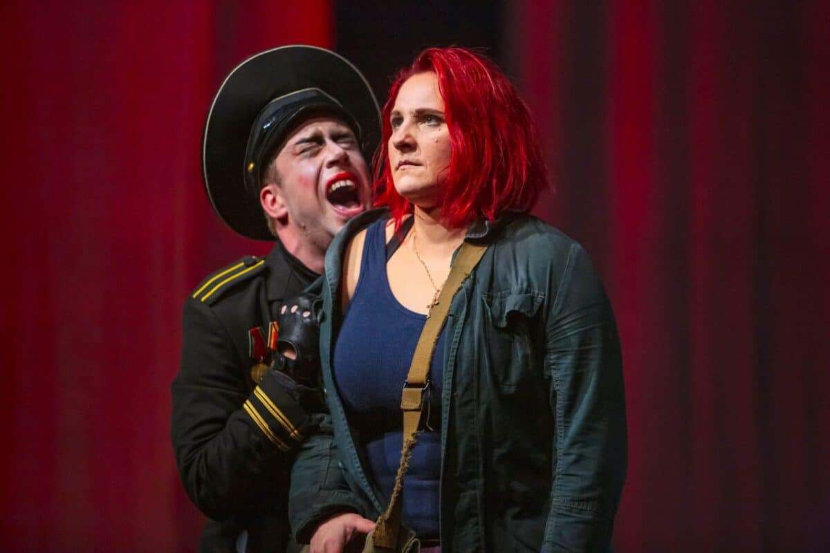 Une épopée socialiste et burlesque au Trident | Simon Lessard | CULTURE | Le Verbe